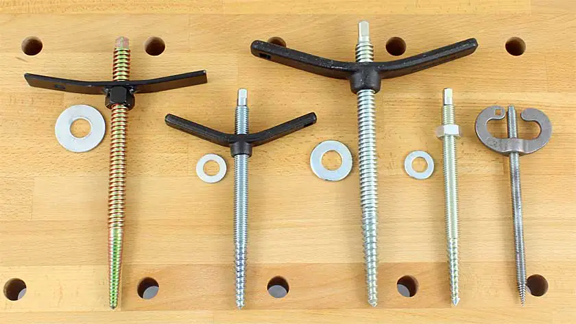 Figure screws in size comparison